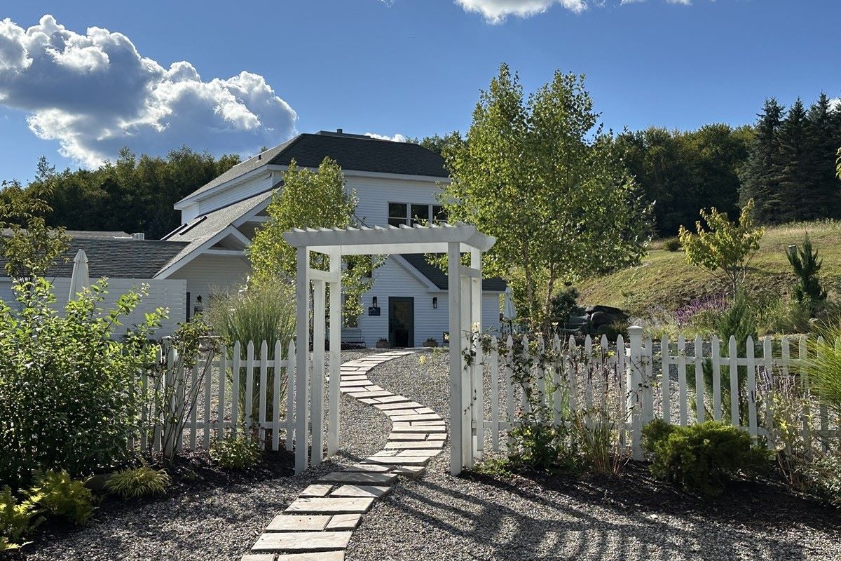 Hemlock Neversink - Our Man On The Ground Travel and Lifestyle