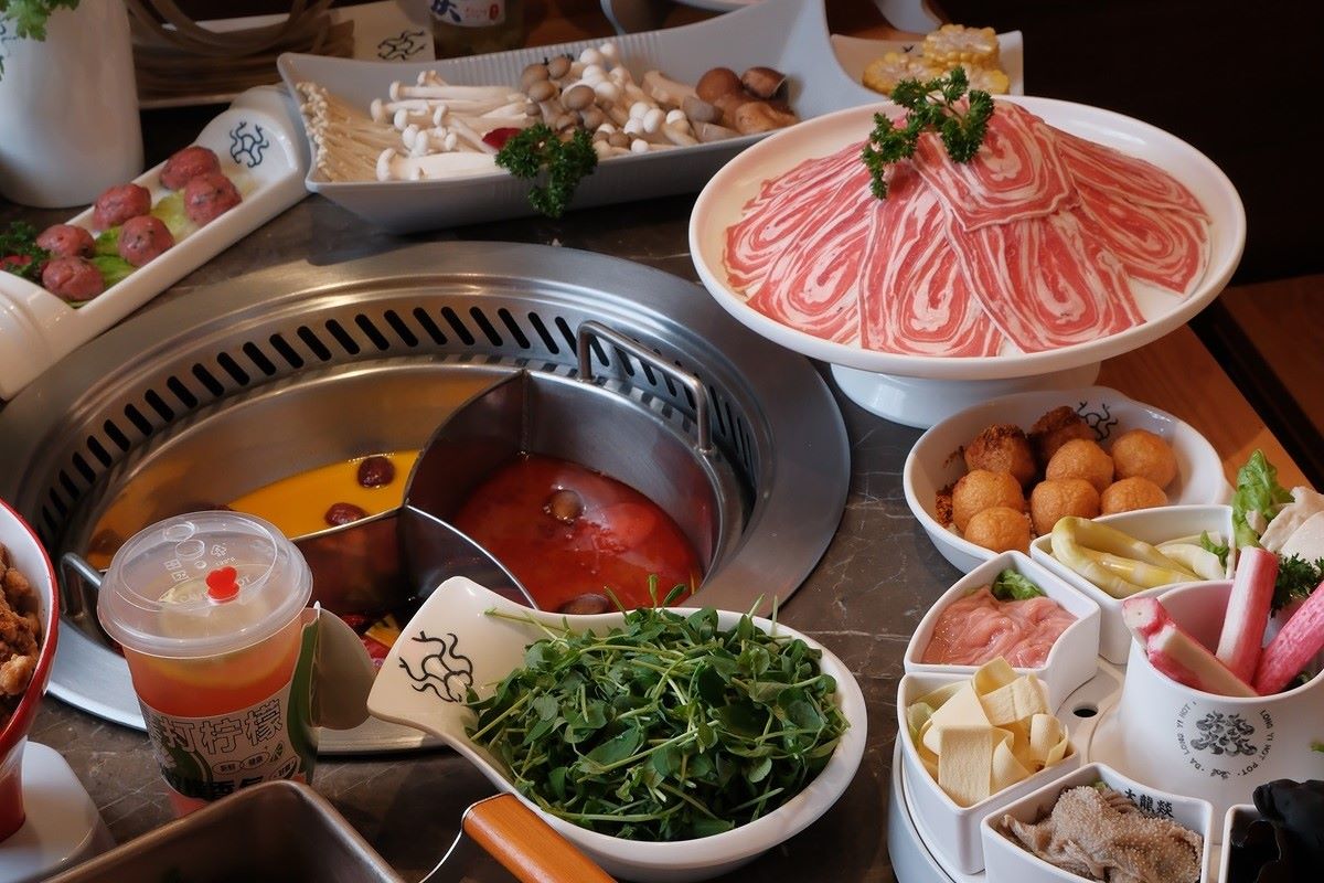 Da Long Yi Hot Pot - Our Man On The Ground Travel and Lifestyle